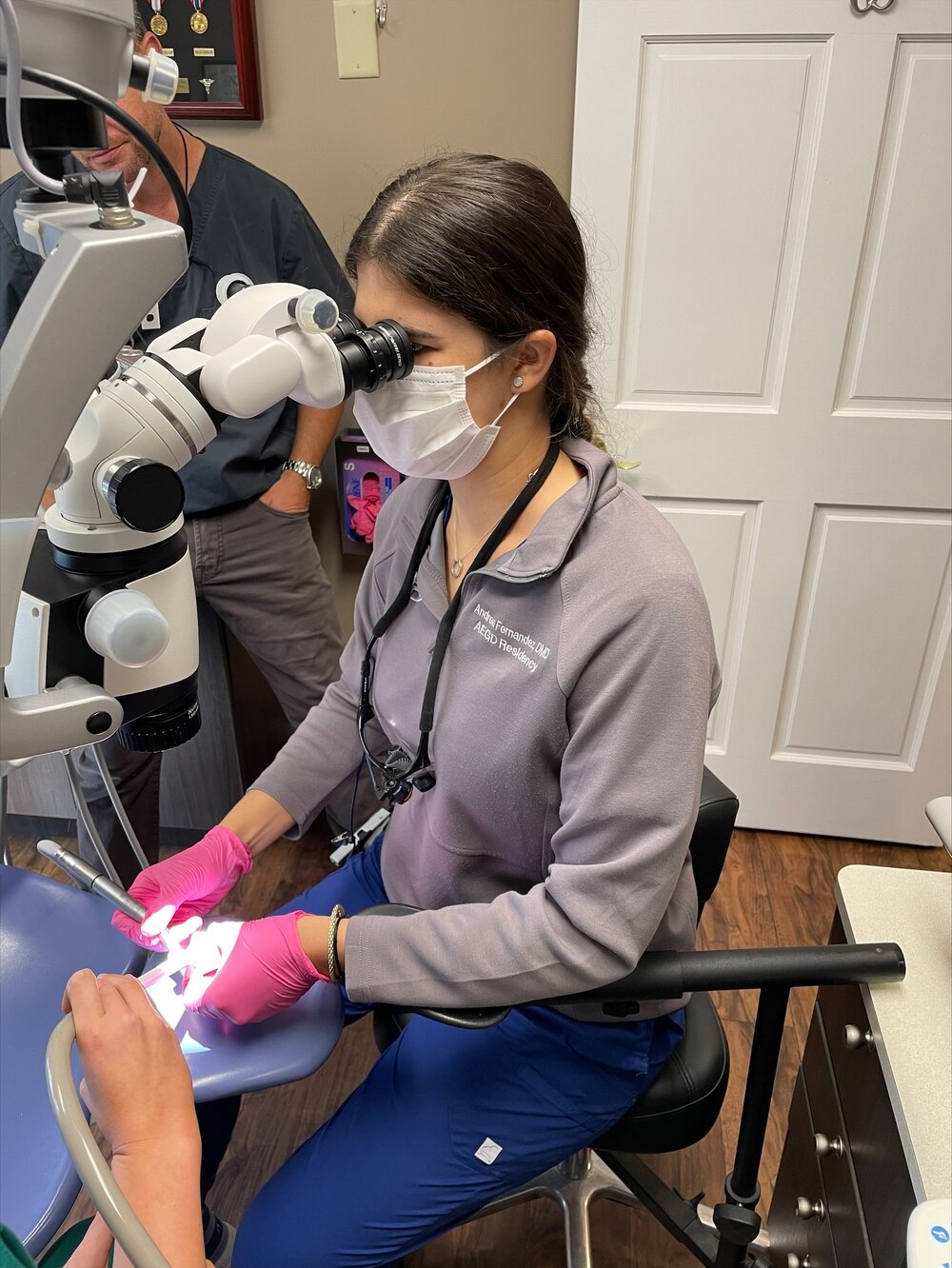 Residents Train in Dental Microscopy – Campus Insider
